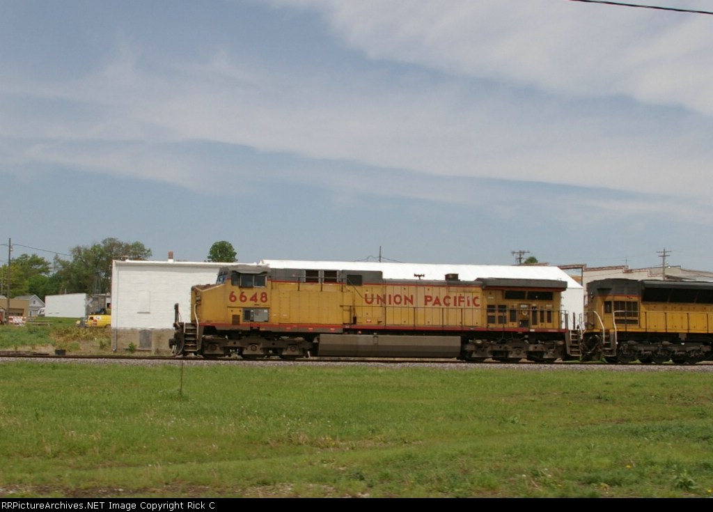 UP 6648 Leads A WB Manifest